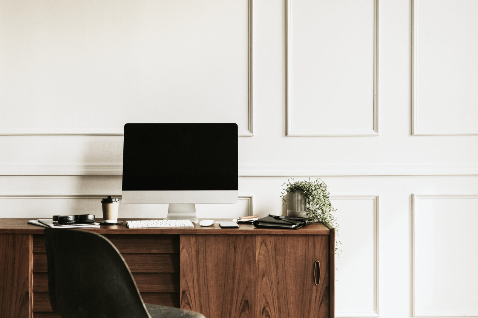 Create the perfect Organized Workspace Now | Daniel and Marusa